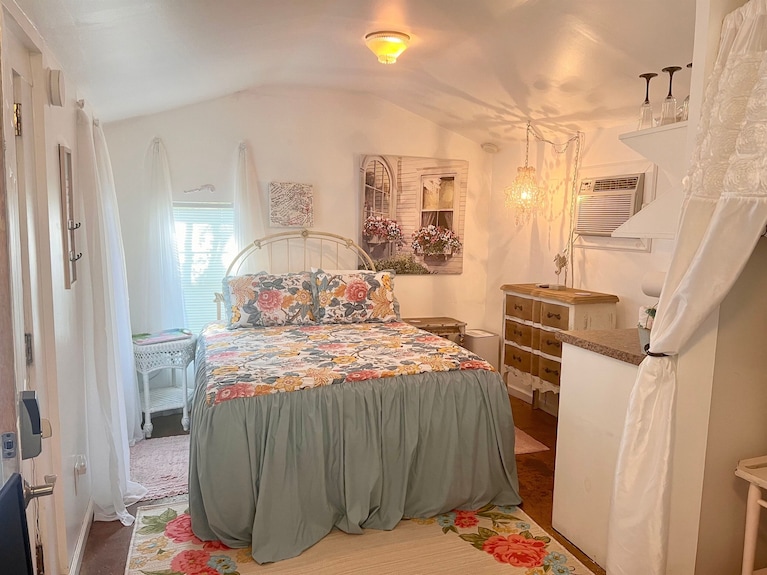 Adorable, Tiny, 1 To 2 Person Cottage, Bring Fido! - Mississippi