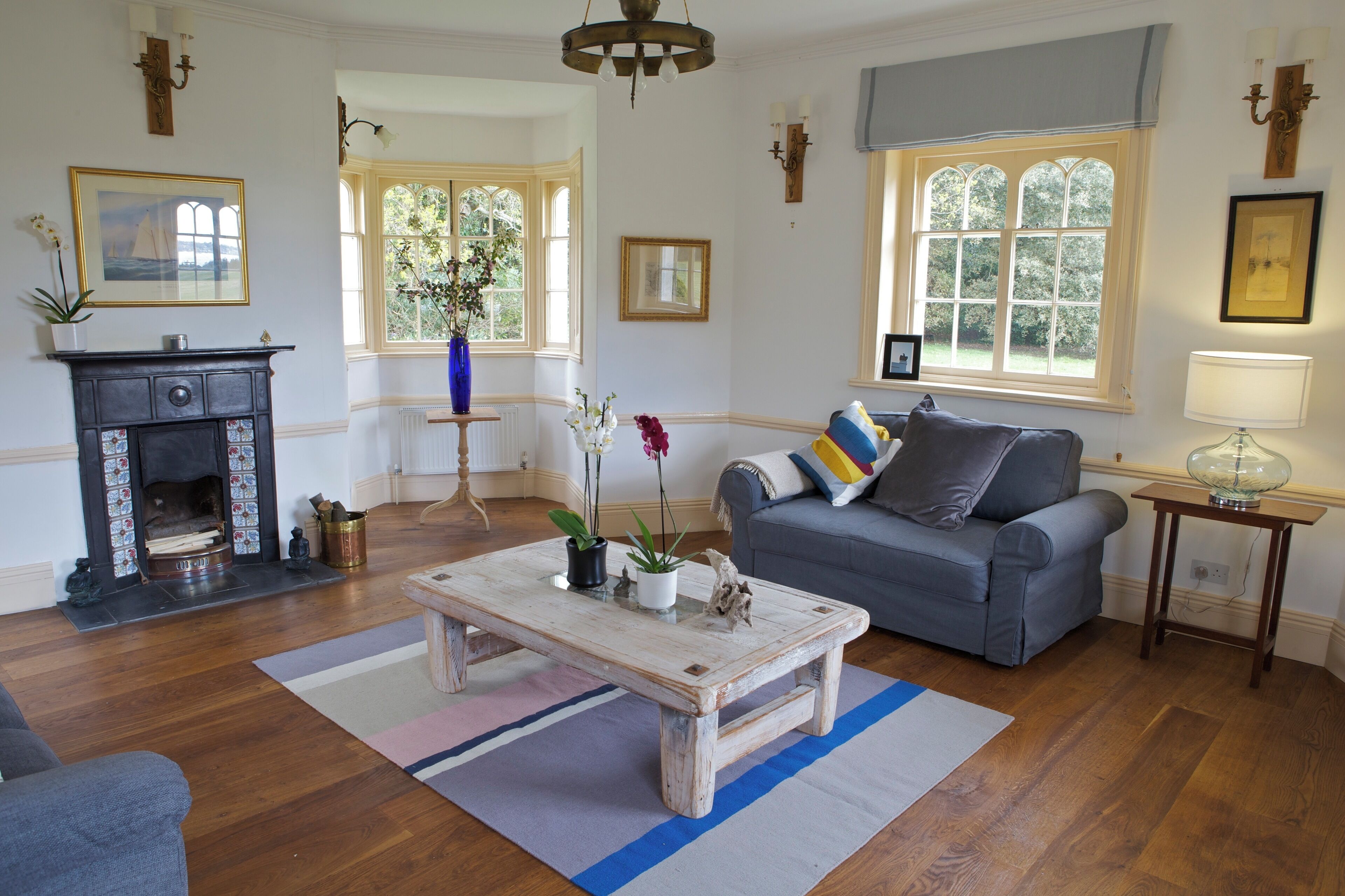 Scenic Period Building With Sea View - Beaulieu