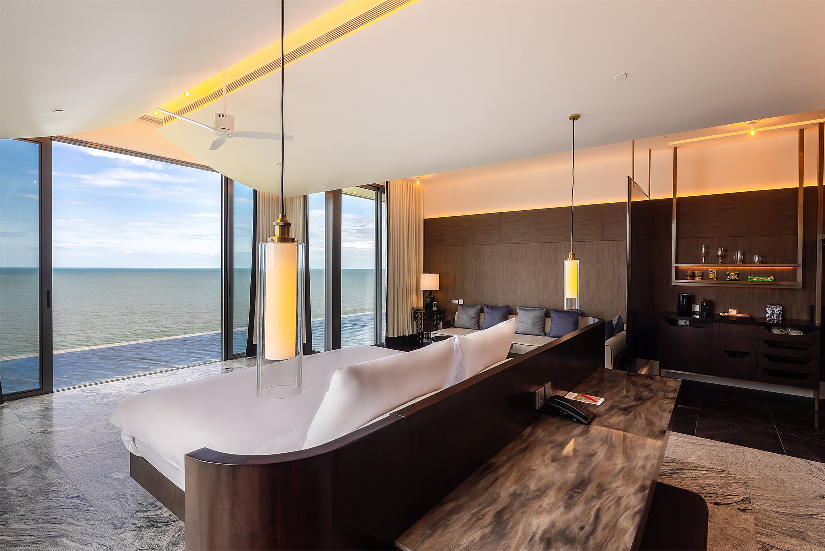 Baba Mama Penthouse Seaview | Roupas de cama premium, frigobar (abastecido com itens grátis)