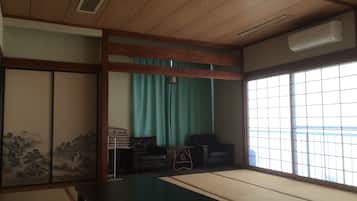 Quarto Tradicional (Japanese Style Room with sea view) | Cofre no quarto, secretária, Wi-fi grátis