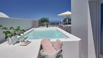 Suite, 1 quarto, banheira de hidromassagem grande, vista para o mar | Terraço/pátio interior