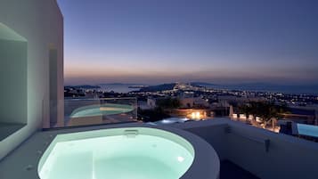 Superior Suite, 1 Bedroom, Hot Tub, Sea View | 1 quarto, roupa de alta qualidade, edredões de penas, cofre no quarto