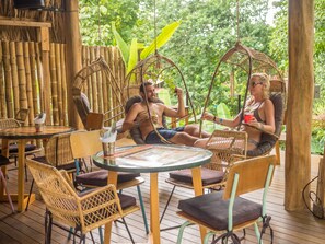 Pequeno-almoço continental diário (13 USD por pessoa) 