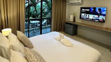 Minibar, cofre no quarto, secretária