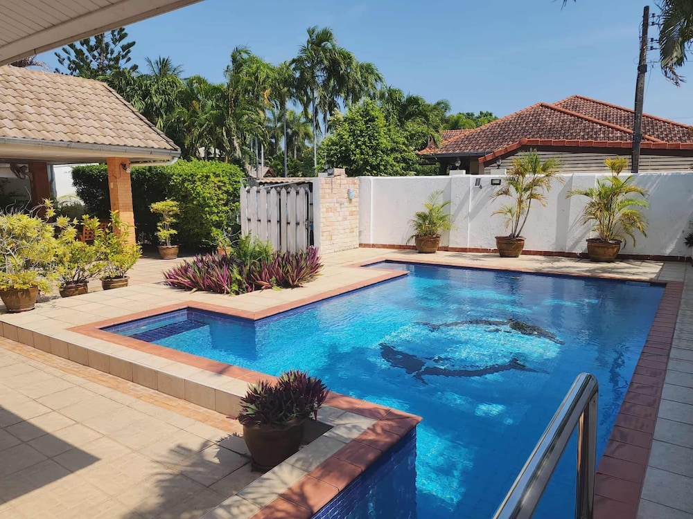 Baansiesom Private Pool Villa - Sam Roi Yot