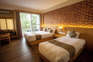 Quarto luxo | Cofres nos quartos, escrivaninha, quartos à prova de som