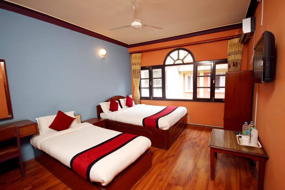 Quarto luxo | Cofres nos quartos, ferros/tábuas de passar roupa, Wi-Fi de cortesia