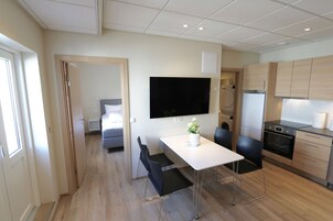 Apartamento superior | Área de estar | Smart TV 55 polegadas com canais digitais, TV, Netflix