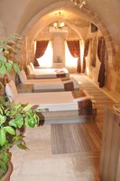 Quarto quádruplo (Gold) | Frigobar, escrivaninha, espaço de trabalho para notebook