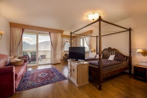 Suíte júnior, 1 cama Queen e sofá-cama, vista para o vale | 1 quarto, frigobar, cofres nos quartos, escrivaninha