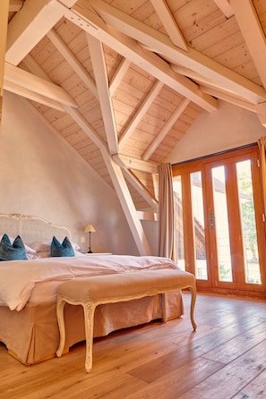 Quarto | Roupa hipoalergénica, com decoração personalizada 
