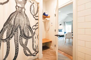 Apartamento Premium, 1 cama queen-size, cozinha | Casa de banho | Artigos de higiene ecológicos, um secador de cabelo, toalhas fornecidas