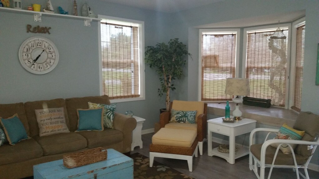 The Lake House Cottage - Sleeps 5 - Lakeport State Park, Lakeport