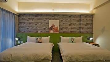 Quarto Quádruplo Familiar (Vanilla Forest) | Secretária, cortinas/cortinados opacos, Wi-fi grátis