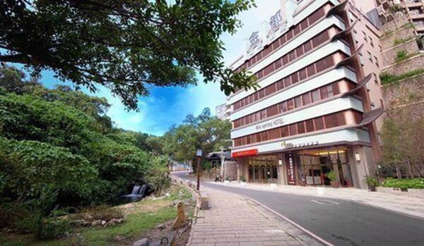 Golden Hotspring Hotel - Beitou District