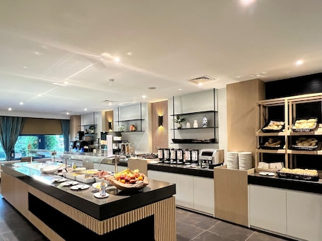 Pequeno-almoço tipo buffet diário (15 EUR por pessoa) . XO Hotels Blue Square