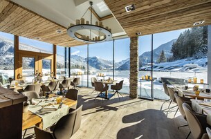 Almoços e jantares servidos, incluindo cozinha local e internacional