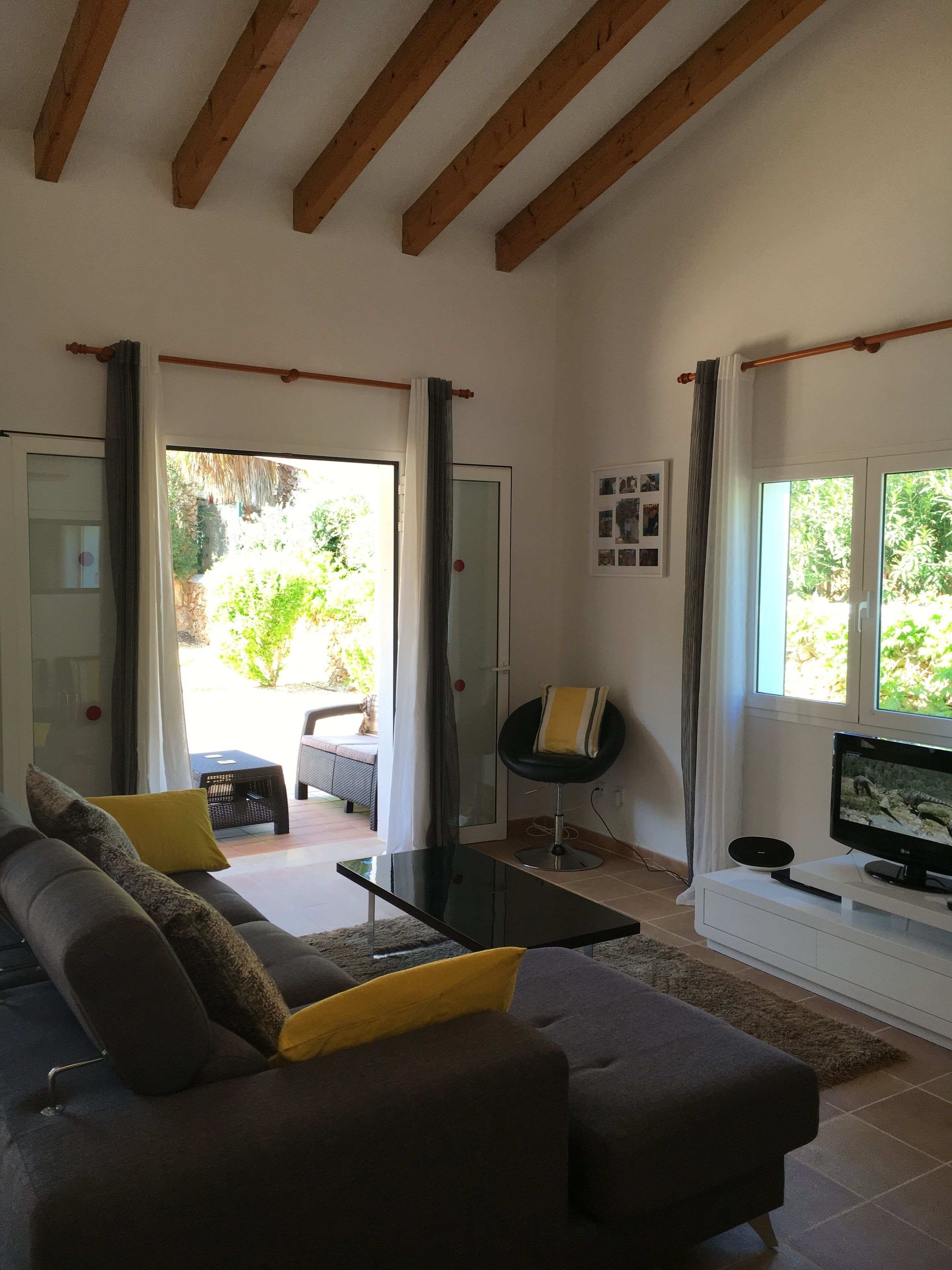 Spacious Villa - Beautiful Private Pool & Garden - Minorca
