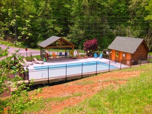 MINUTES TO PIGEON FORGE & DOLLYWOOD-RESORT-MT. VIEWS-POOL-HOT TUB-POOL ...