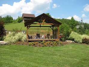 MINUTES TO PIGEON FORGE & DOLLYWOOD-RESORT-MT. VIEWS-POOL-HOT TUB-POOL ...