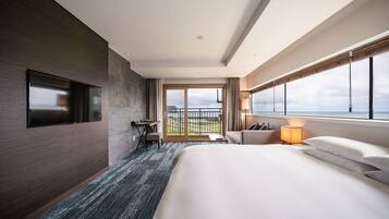 Premier King Room Ocean View (1 King Bed) | Secretária, secretária adequada para computadores portáteis