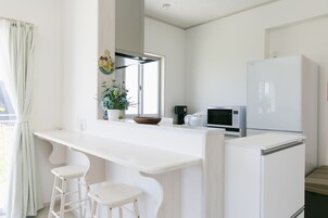 Casa básica, vários quartos, para não fumantes | Cozinha americana privada | Geladeira, micro-ondas, cooktop, chaleira elétrica