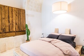 Suíte Júnior | Roupas de cama premium, cofres nos quartos, escrivaninha