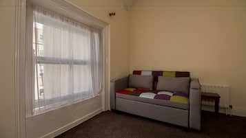 Loft Básico, 1 cama de casal, Vista para a cidade | Sala de estar | TV de ecrã plano