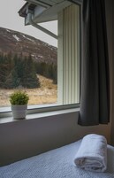 Quarto solteiro standard | Cortinas blackout, Wi-Fi de cortesia, roupa de cama