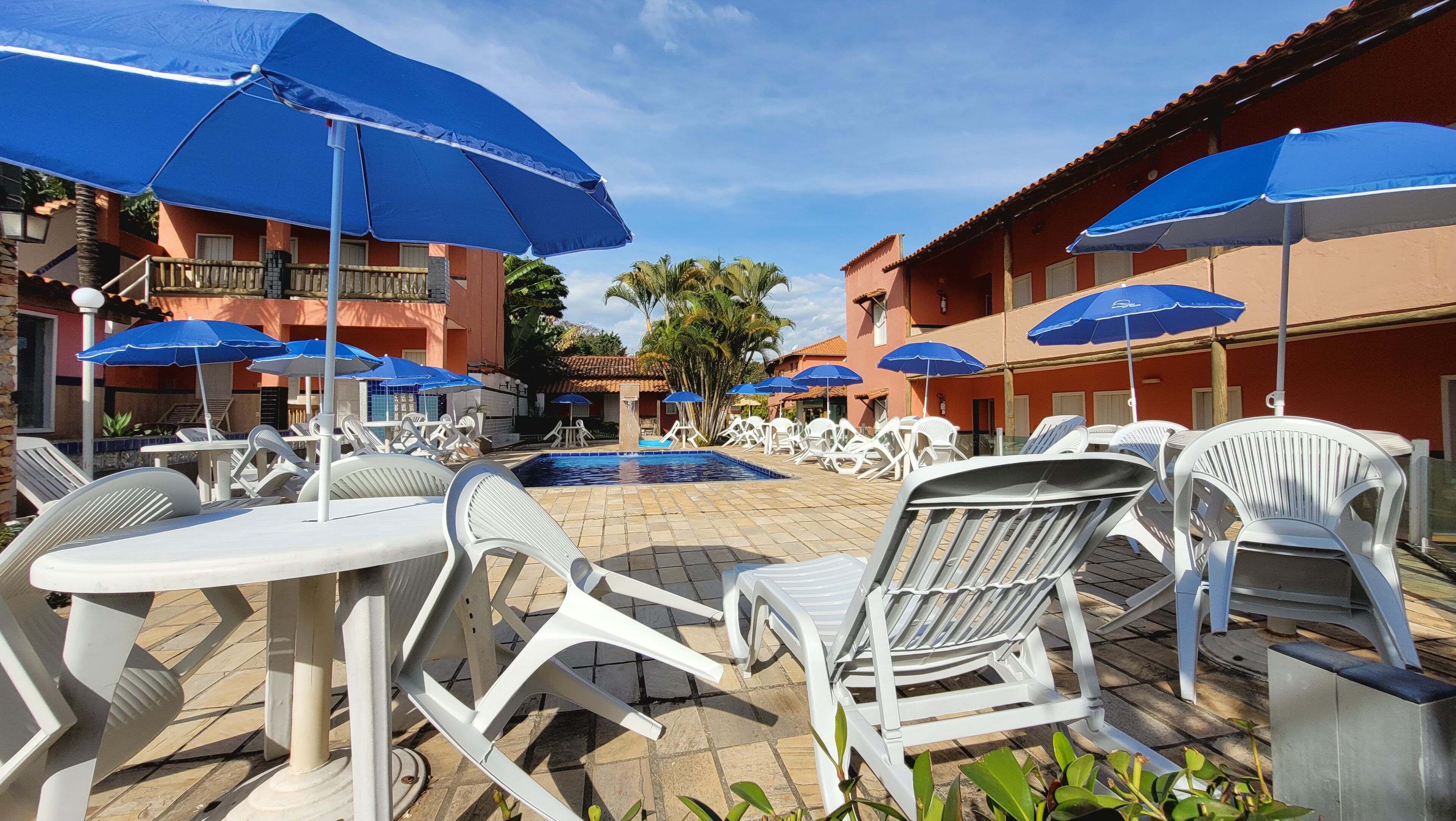 Piscina interior, 2 piscinas exteriores 