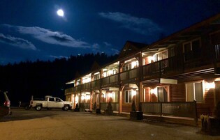 Quarto Deluxe, 1 cama king-size, vista parcial para o lago | Vista do alojamento