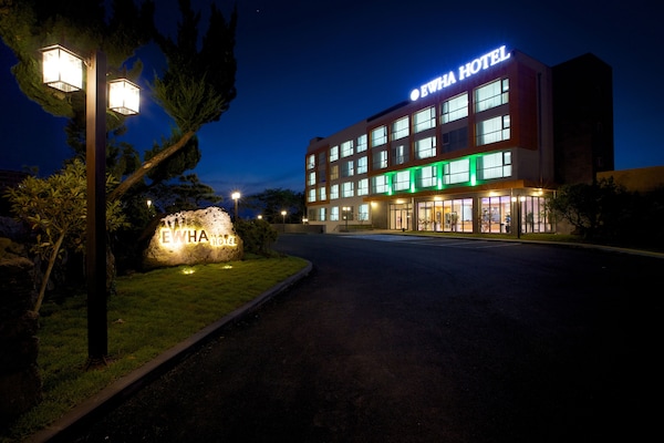 Ewha Hotel - Jeju-si