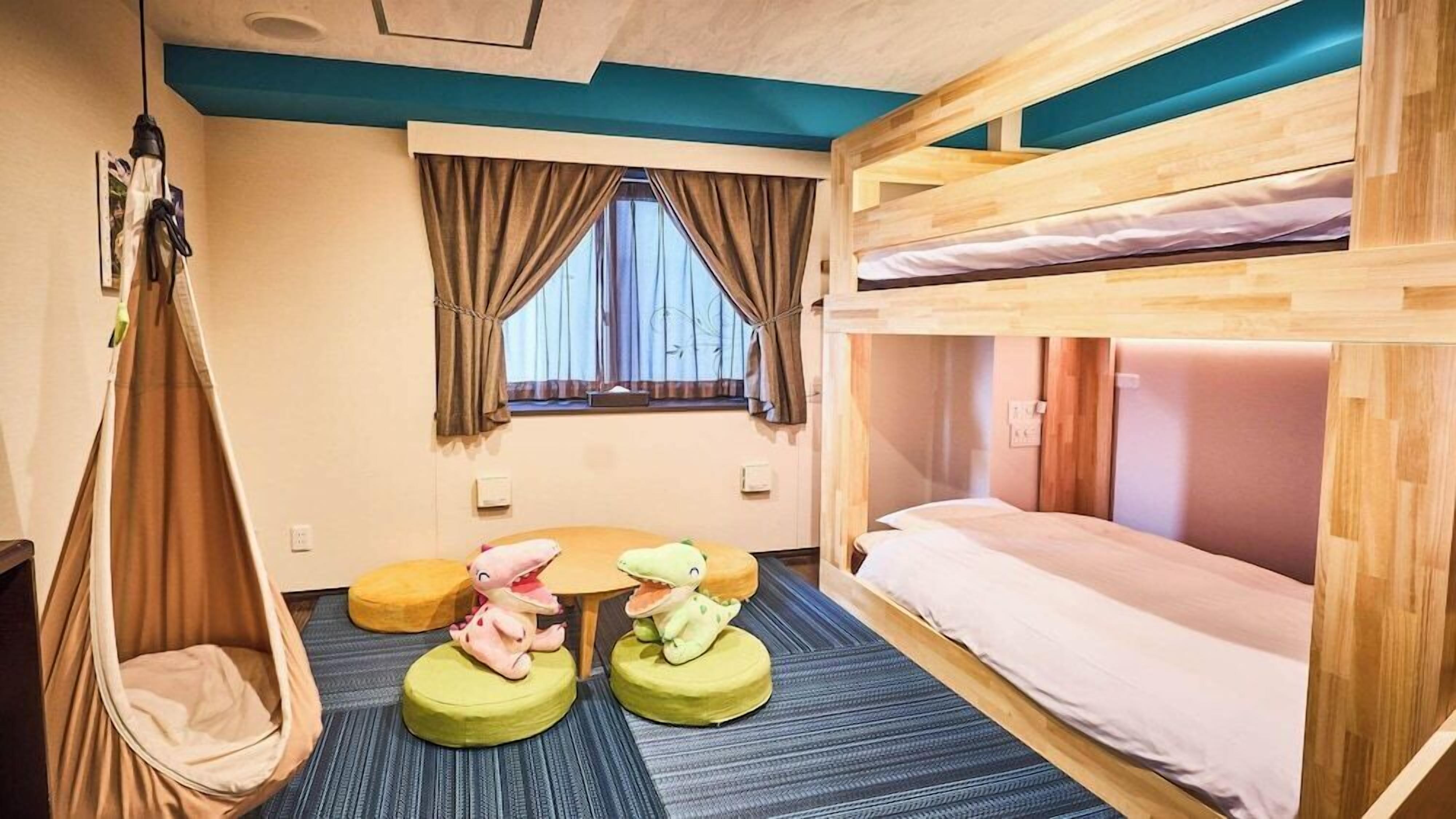 Quartos à prova de som, Wi-Fi de cortesia, roupa de cama