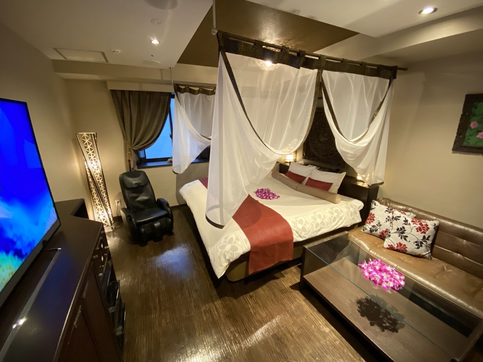 Quartos à prova de som, Wi-Fi de cortesia, roupa de cama