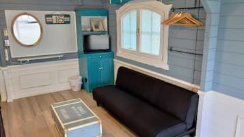 Casa de campo família (Type C) | 1 quarto, edredons de pluma, individualmente decorados