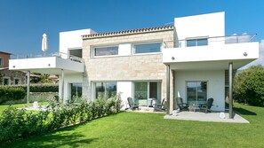 Villa Deluxe, vista para o mar (Villa Relax&Design) | Roupa de alta qualidade, camas de colchão viscoelástico, minibar 