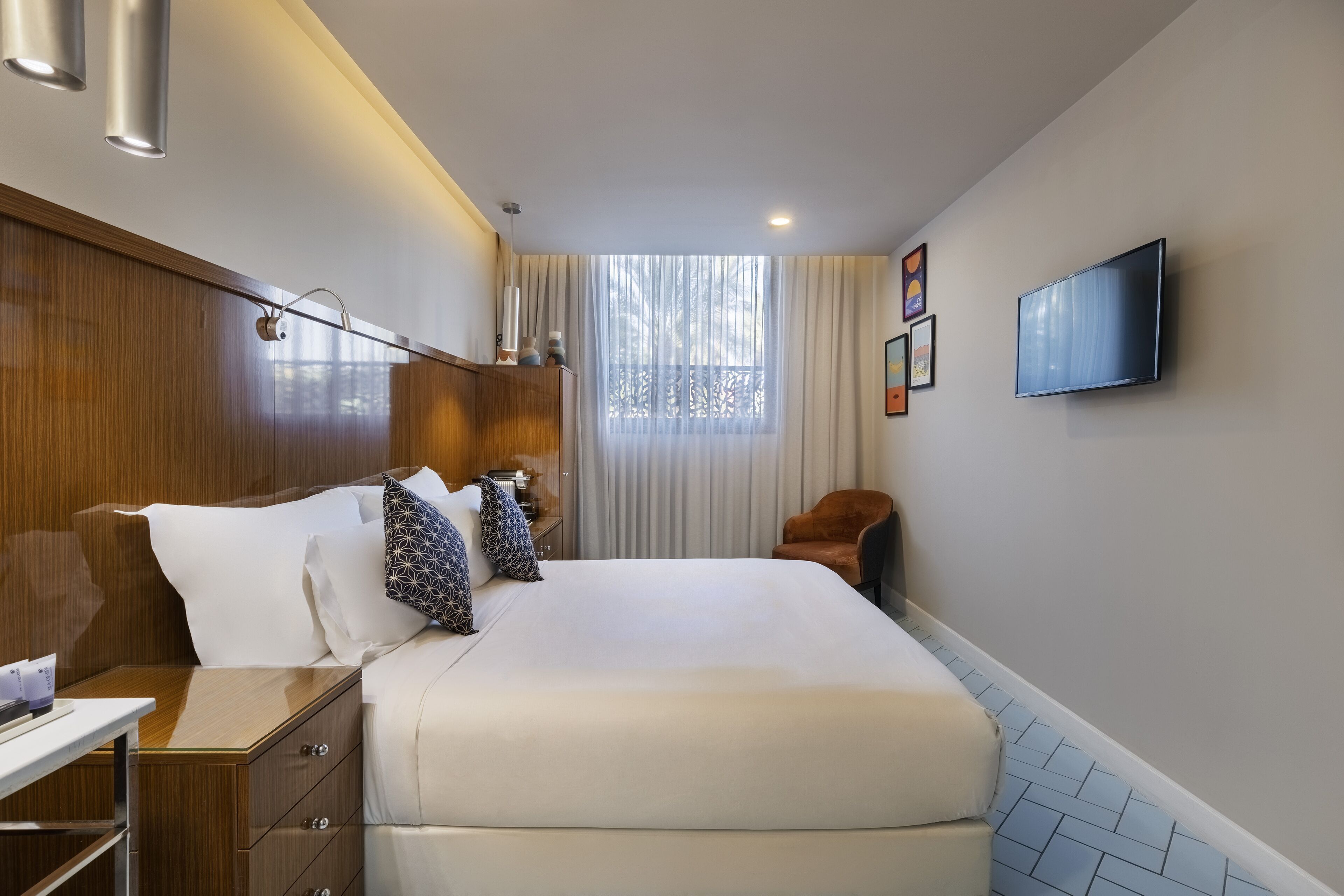 Minibar, cofre no quarto, quartos insonorizados, ferro/tábua de engomar 