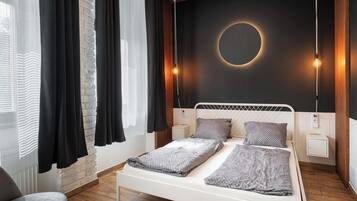 Cofre no quarto, secretária, quartos insonorizados