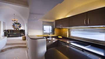 Vila superluxo, 1 quarto, banheira de hidromassagem, vista para a colina | Cozinha privada | Geladeira grande, cafeteira/chaleira, chaleira elétrica