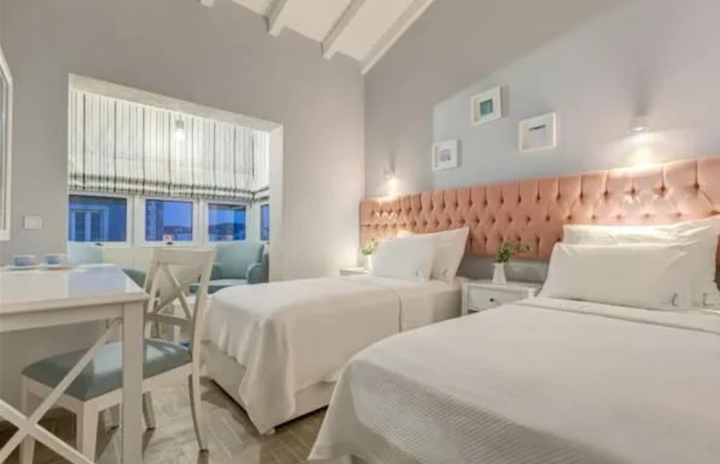 Quarto duplo luxo | Frigobar (abastecido com alguns itens grátis), cofres nos quartos