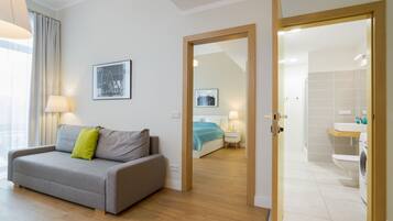 Apartamento, 2 quartos | 1 quarto, camas de colchão viscoelástico, secretária