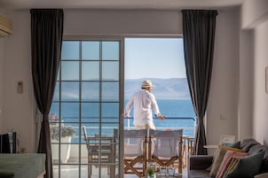 Apartamento de Luxo, 1 quarto, vista para o mar, em frente à praia | Terraço/påtio interior