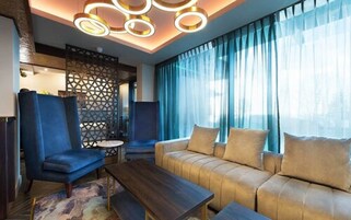 Área de estar no saguão