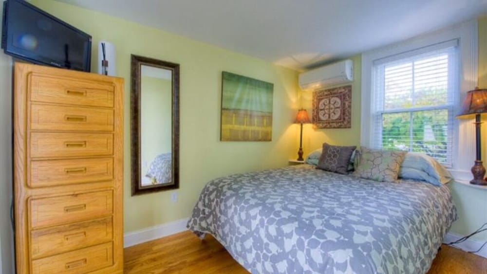 Charming 1-bedroom Condo In East End Of Provincetown With Parking. - Provincetown, MA