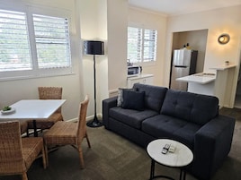 Apartamento Premium, 1 cama king-size e sofá-cama, não fumadores | Roupa de alta qualidade, com decoração personalizada
