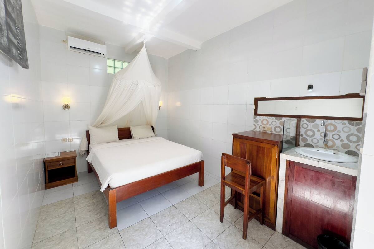 Quarto casal superior | Roupas de cama premium, escrivaninha, Wi-Fi de cortesia, roupa de cama