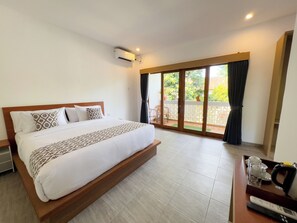 Quarto casal luxo | Roupas de cama premium, escrivaninha, Wi-Fi de cortesia, roupa de cama