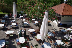 Almoços e jantares servidos, incluindo cozinha regional 