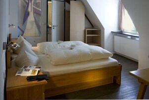 Quarto Duplo Standard, 1 quarto | Roupa hipoalergénica, secretária, Wi-fi grátis 