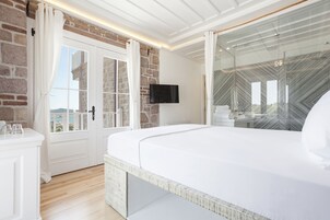 Quarto panorâmico, 1 cama de casal, sacada, vista para o mar | Roupas de cama premium, frigobar, cofres nos quartos, cortinas blackout